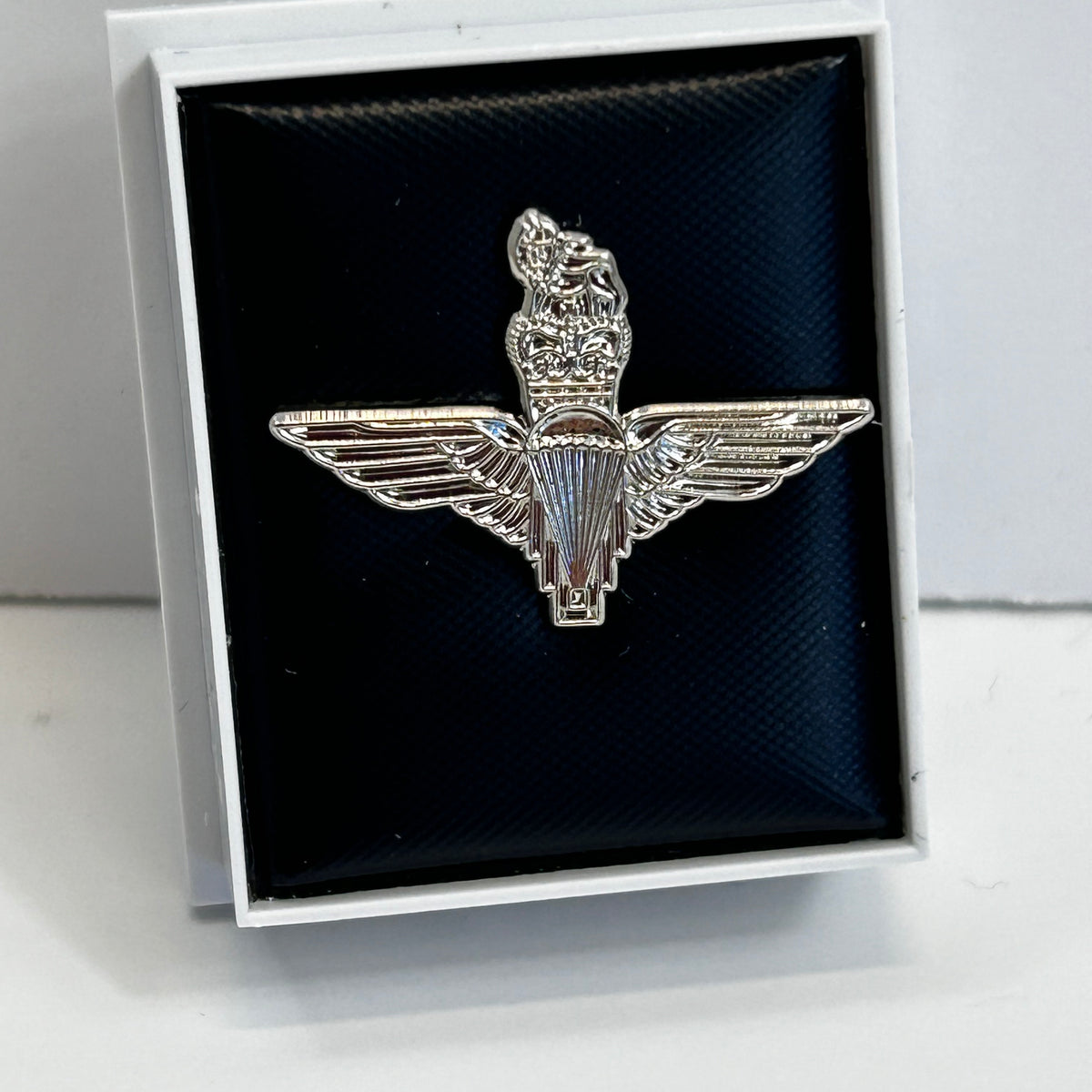 Parachute Regiment Lapel Pin (Plain Silver Colour) — Empire Medals